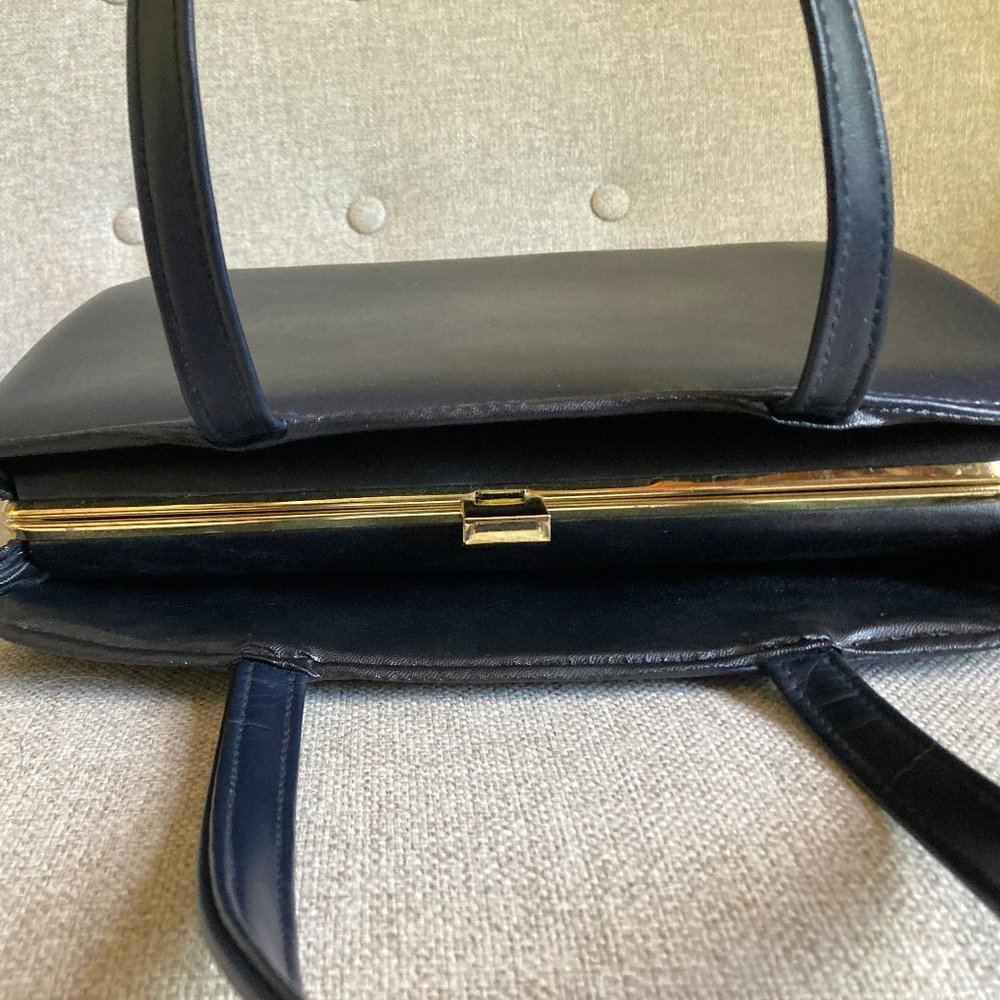 1960's Navy Blue Vinyl Purse With Clasp And Pleated D… - Gem